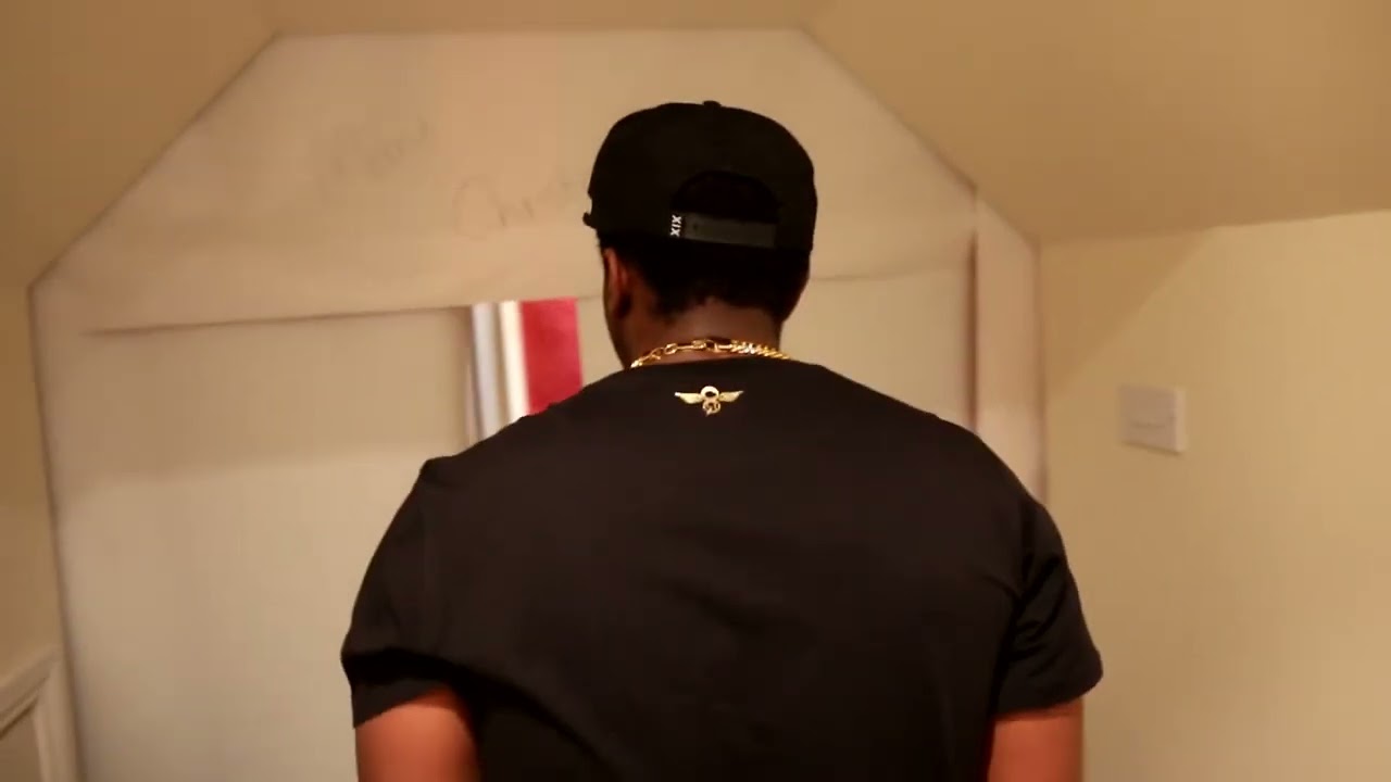 Miniminter Wraps KSI's Room - YouTube