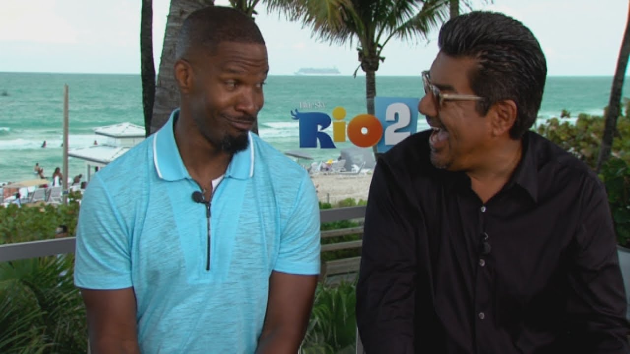 Rio 2: Jamie Foxx and George Lopez's funny song and dance - YouTube