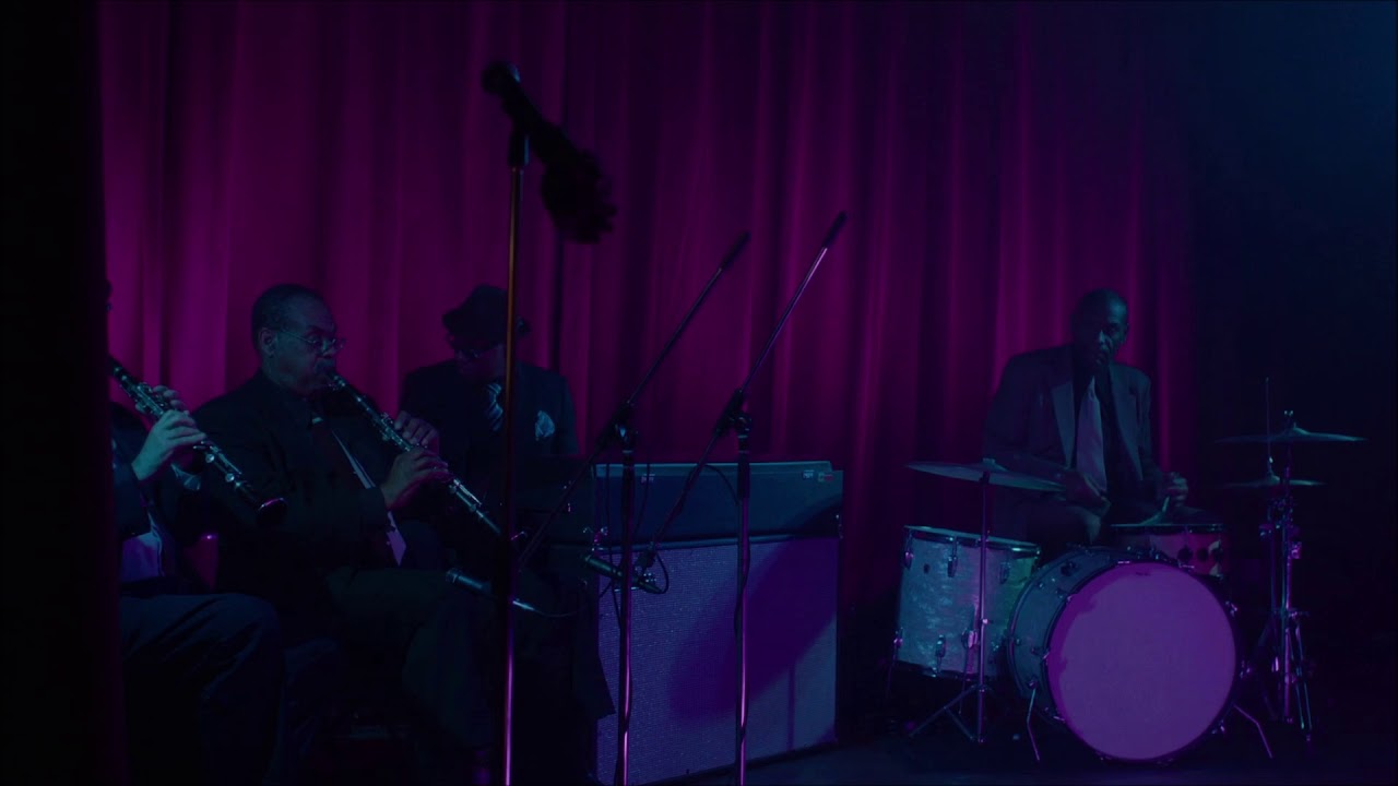 Angelo Badalamenti - Audrey's Dance (reversed) - YouTube