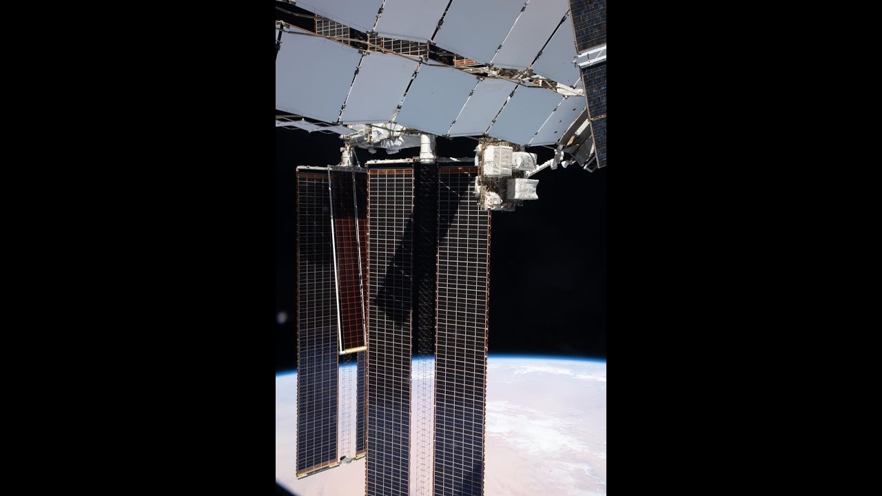 TIMELAPSE of iROSA unfolding during ISS Spacewalk - 03.12.2022 - YouTube