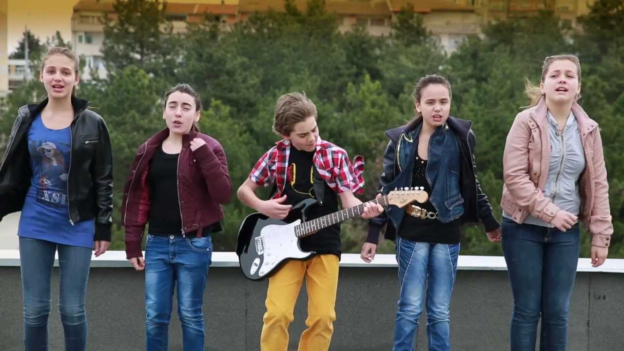 Little Stars записа първия си видео клип - YouTube