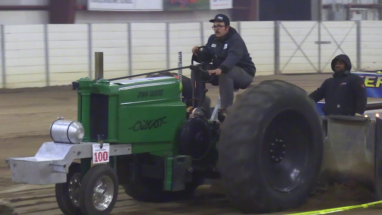 Tractor Pulling 2025: 6,250lb. Tractors At Chatham - YouTube