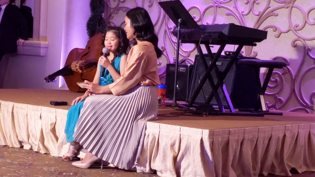 Chelsea singing 'A thousand years' - YouTube