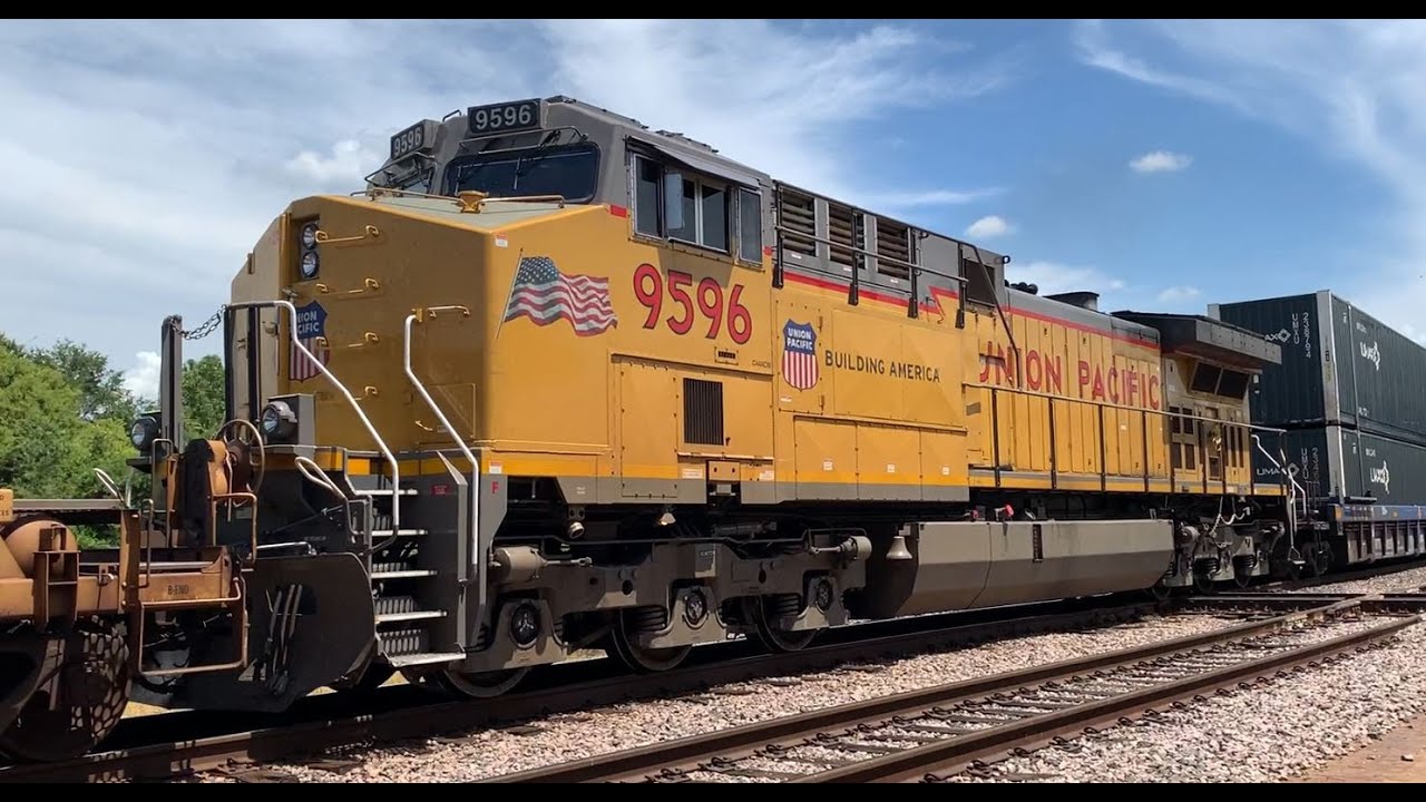 2024-08-17 Union Pacific Monster Intermodal Train - YouTube