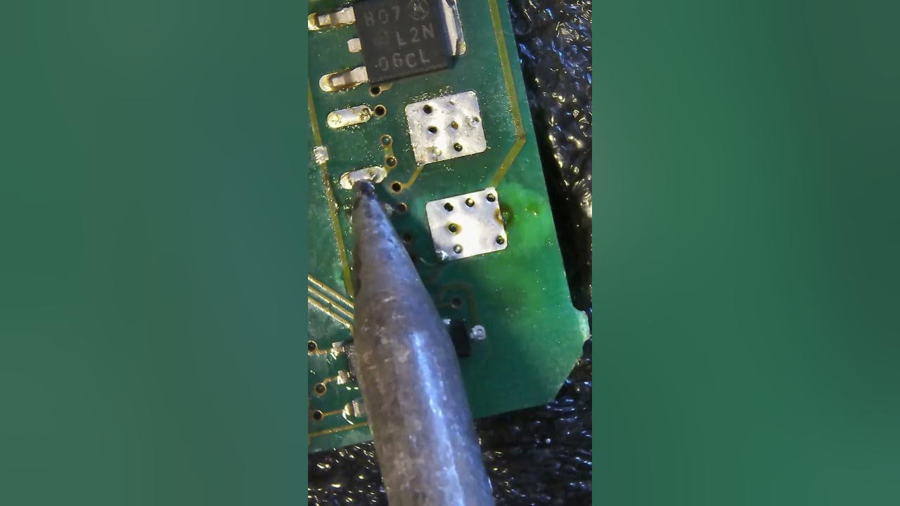 How to Remove SMD Components Using a Big Soldering Iron !! # ...