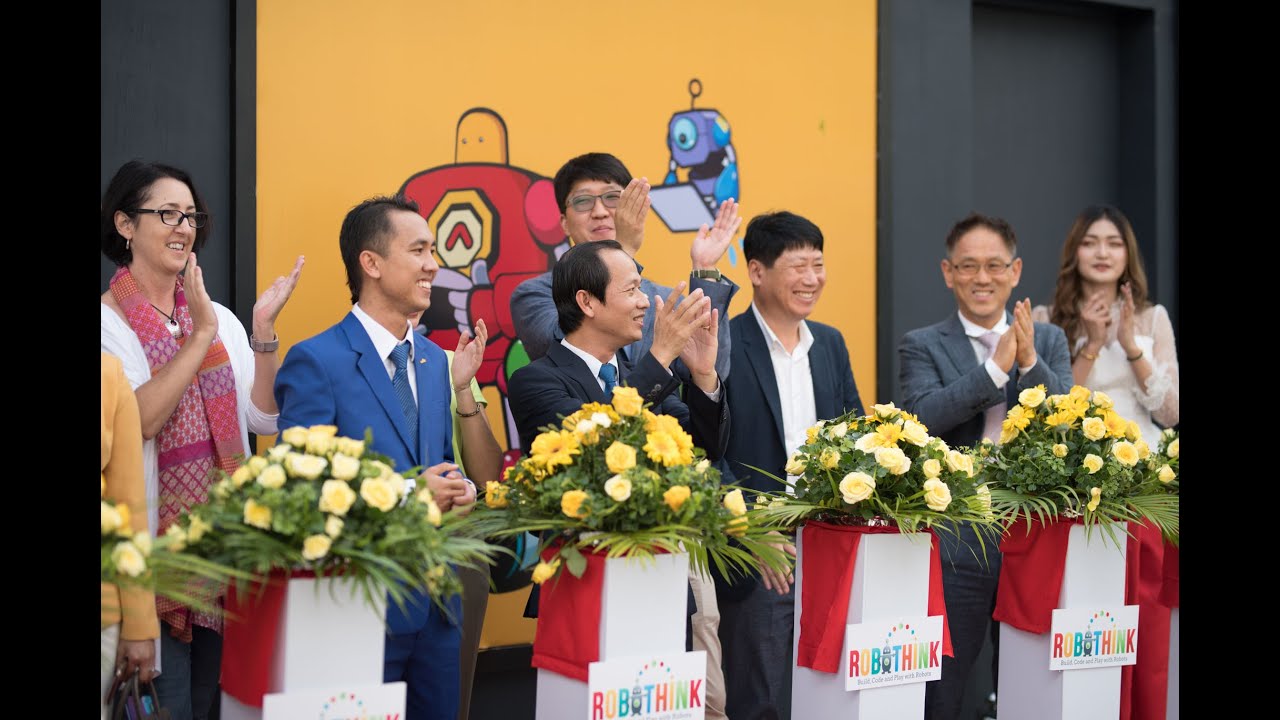 Soft Opening RoboThink Learning Center - YouTube