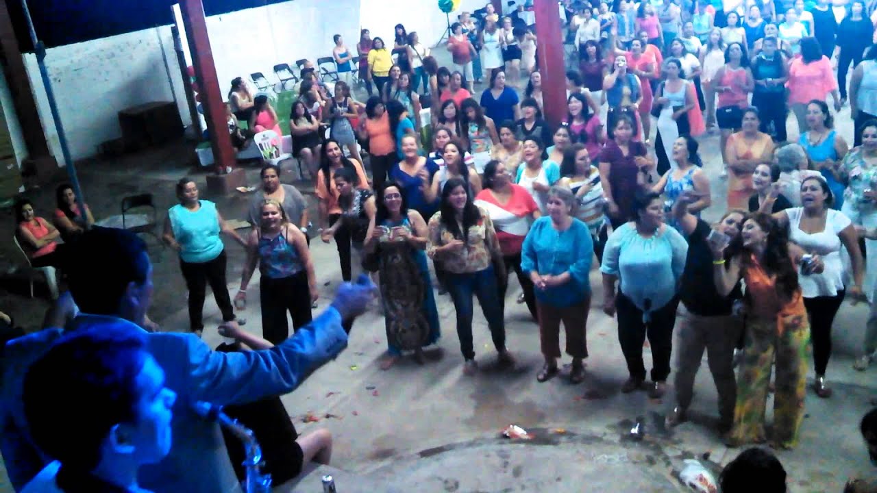 SINALOA Band - COMO TU MUJER (9 MAYO 2014) - YouTube