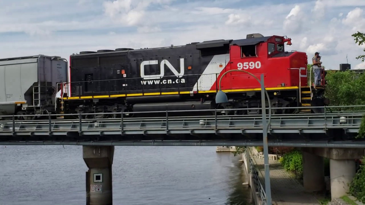 TRAINS CN Mixed Freight at Port of Montreal Spur - YouTube