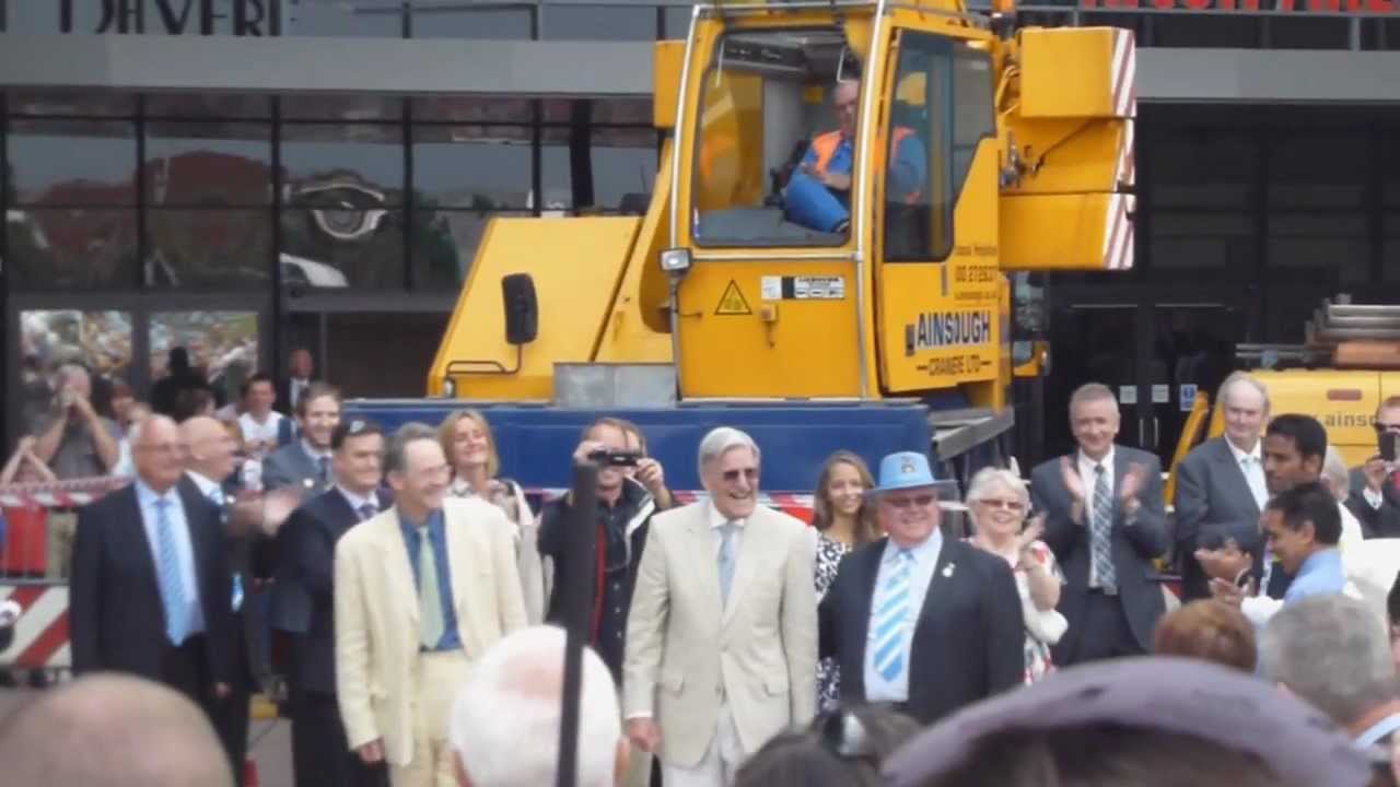 Jimmy Hill Statue Unveiled at Ricoh Arena - YouTube