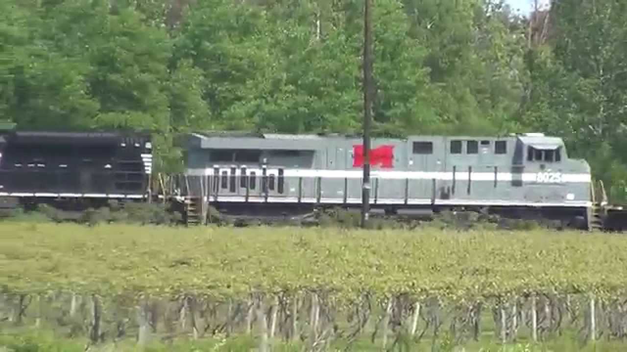 Monongahela Heritage Unit Meets CSX Q378 Train - YouTube