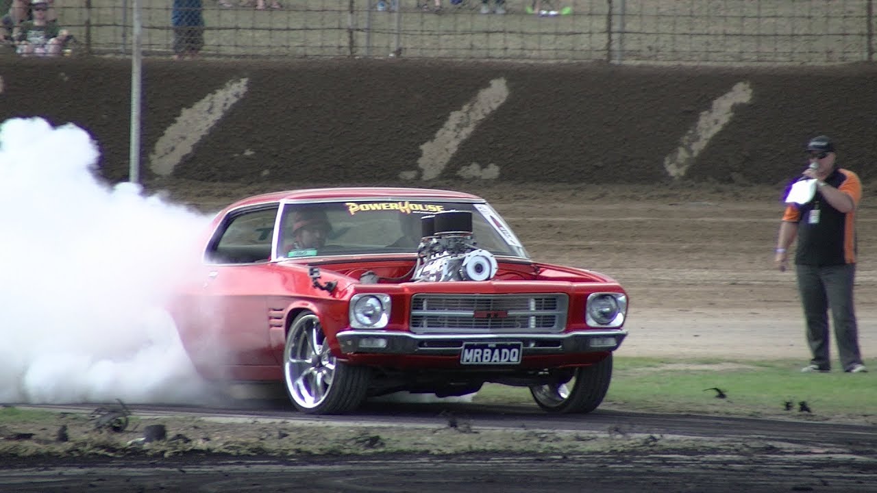 HQ MONARO burnout masters - YouTube
