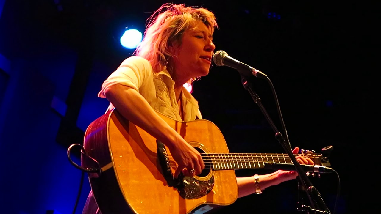 Martha Wainwright "Justice" New Song Live 2020 Tour Show - YouTube