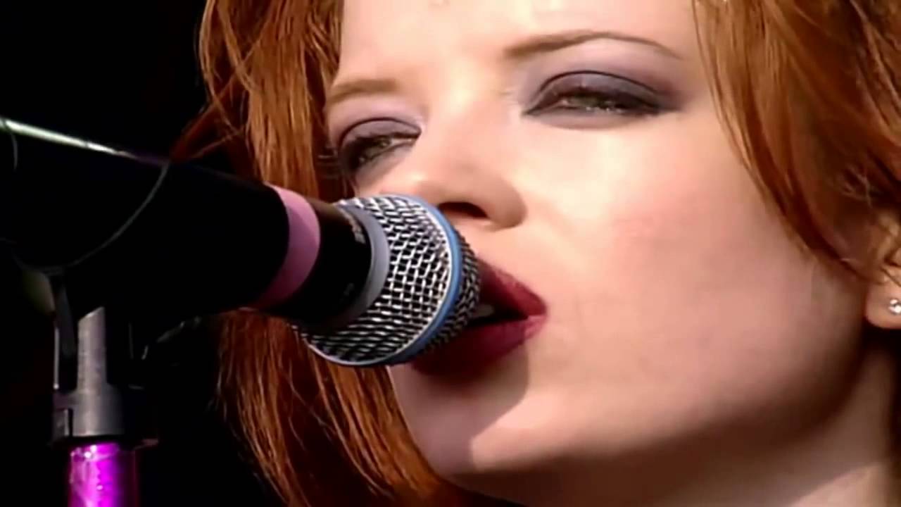 GARBAGE "Milk" Live #RockNroll - YouTube