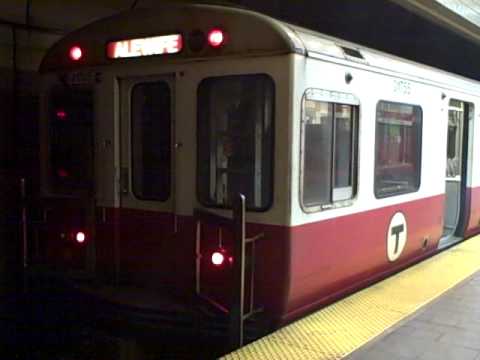 MBTA Red Line at Harvard Square Station Part 1 - YouTube