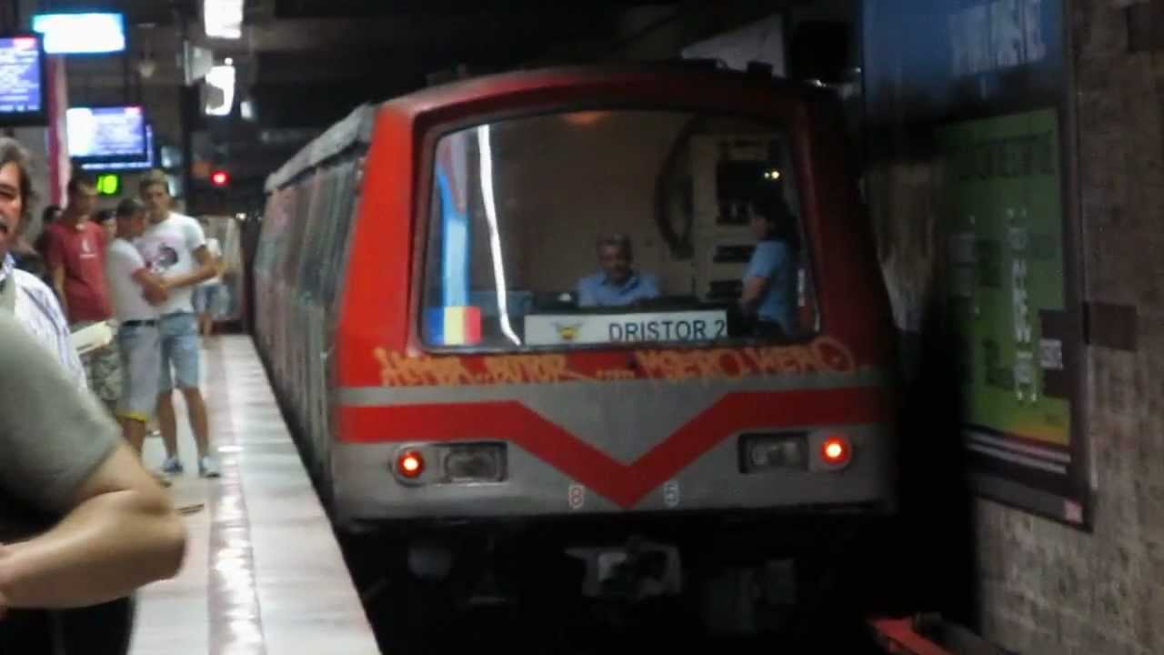 Tren Iva Asta pe Magistrala 1 de metrou - YouTube