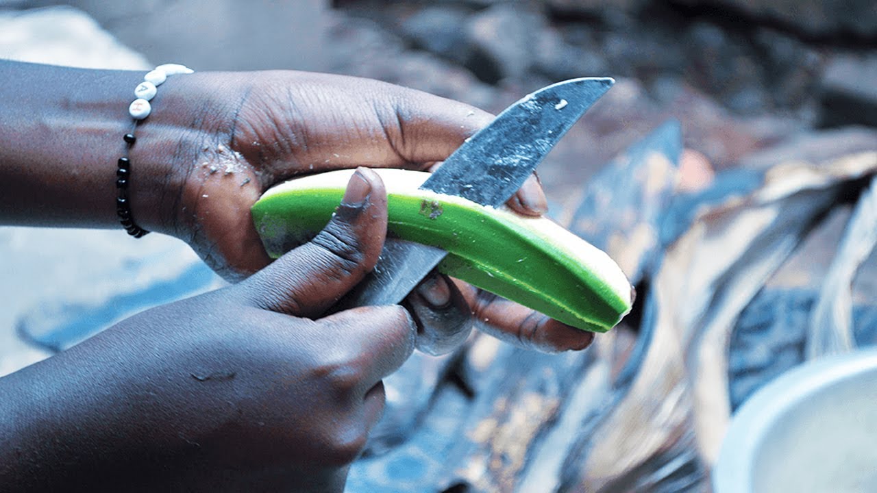 Cooking Bananas/MATOOKE In The African Way - YouTube
