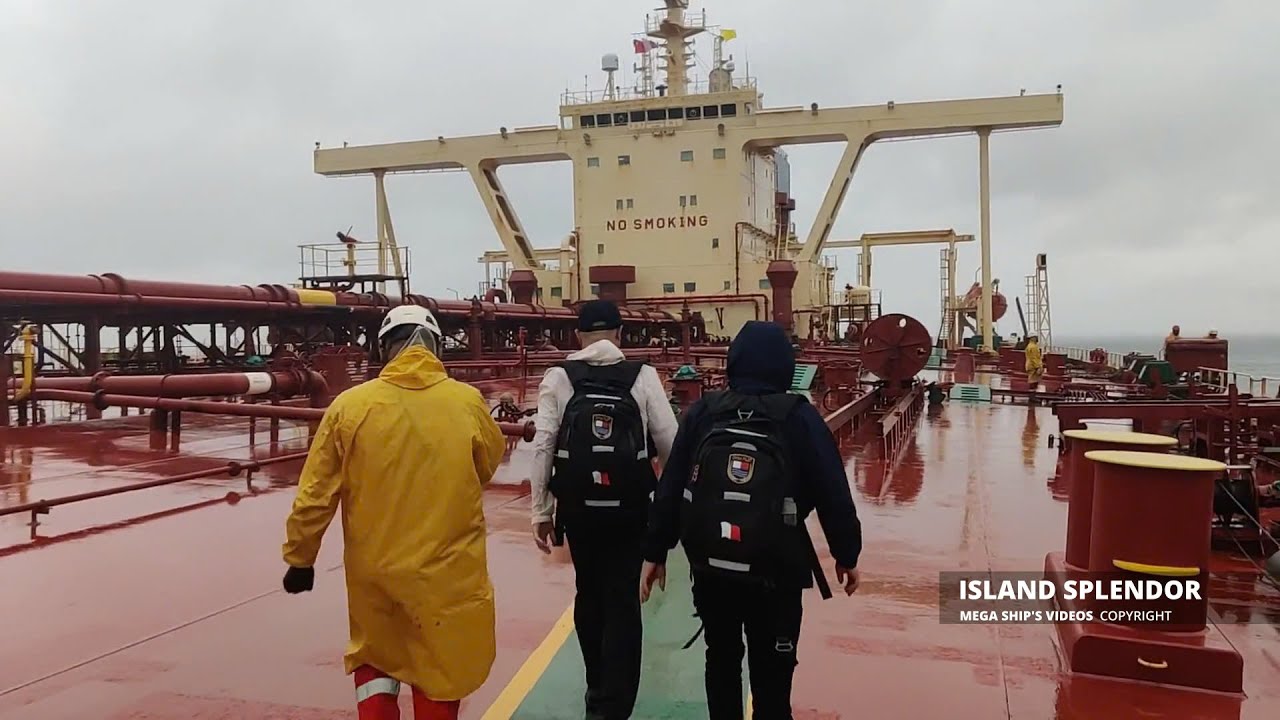 Island Splendor | handling berthing the VLCC dwt 320000 tons - YouTube