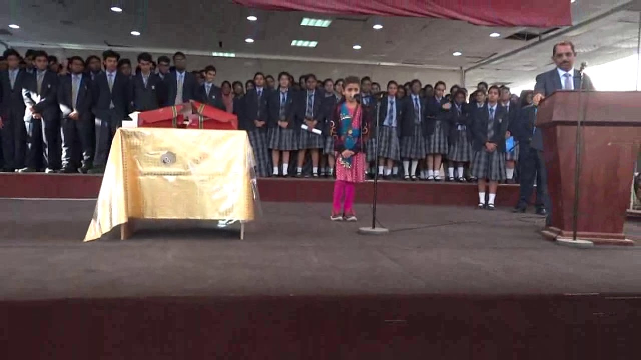 Aayie meherban || Dubai singing performance || Esha Pathak - YouTube