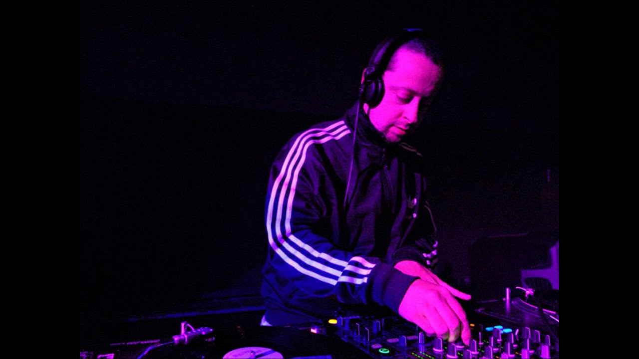 Kode9 & MC.Flowdan @FWD 2008 [ Live Recording ] - YouTube