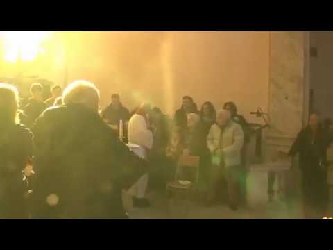 Kilisede Çav Bella (Bella ciao)