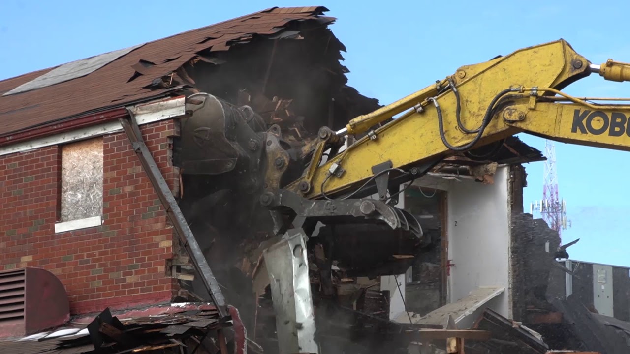 The demolition of El Patio in Lorain - YouTube