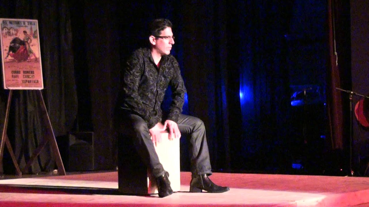 Oscar Guzmán- Peruvian "cajón" playing - YouTube