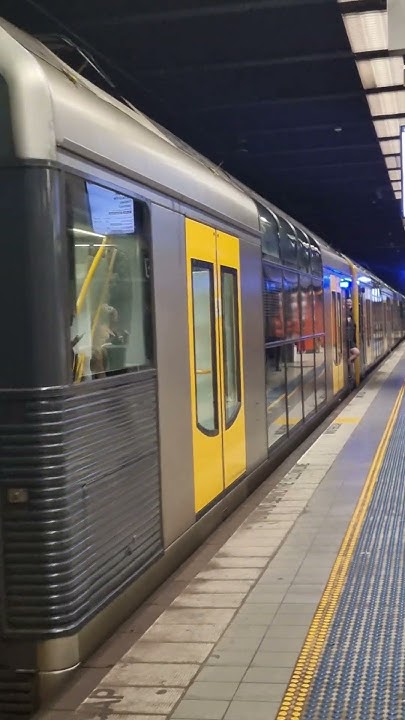 Tangara T sets leaving Central Underground - YouTube