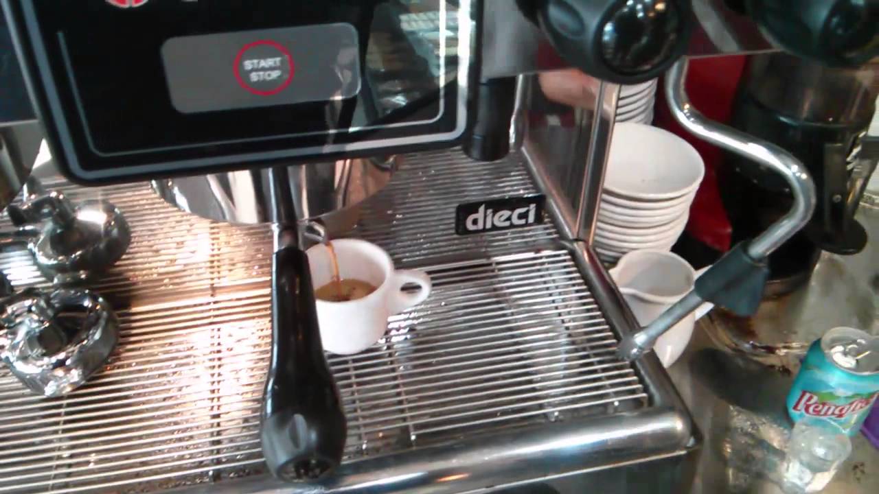 Nichi Barista Boy making an espresso in Confetti Mexico City - YouTube