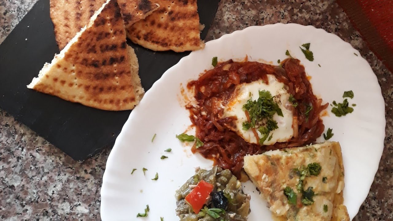 Chtitha bssal (chekchouka à l'oignon ) - YouTube