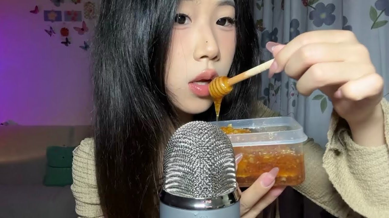 ASMR Oral sound honey wooden spoon 💤 - YouTube