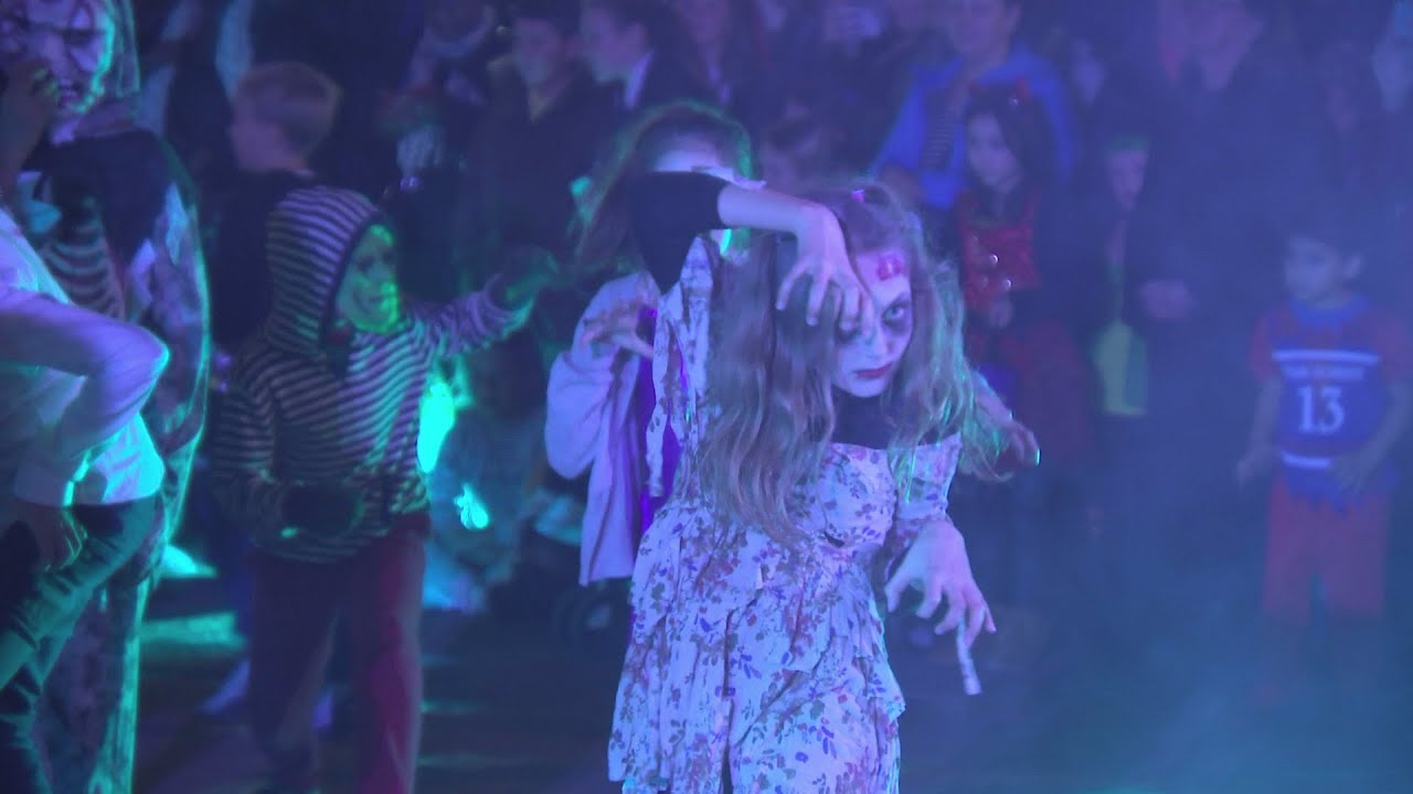 Thriller flash-mob takes over London this Halloween - YouTube