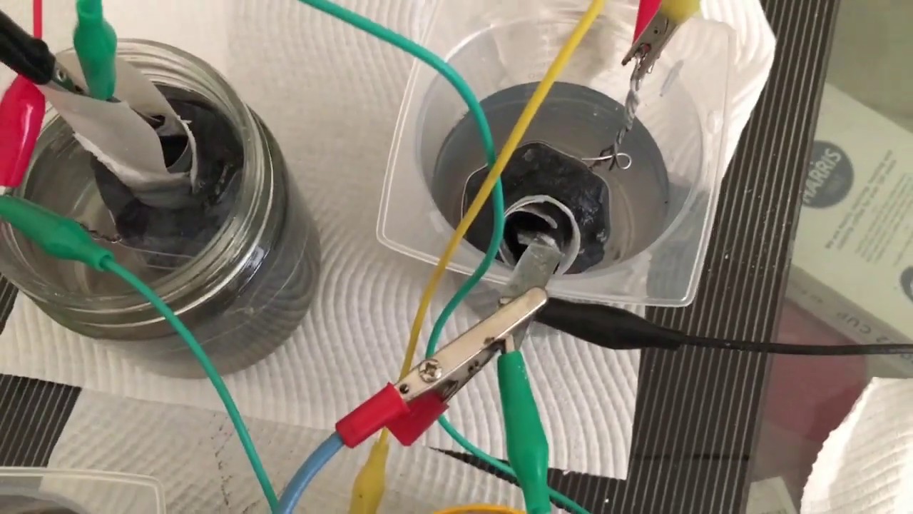 4 Cells in Series Vs 4 Cells in Parallel - YouTube