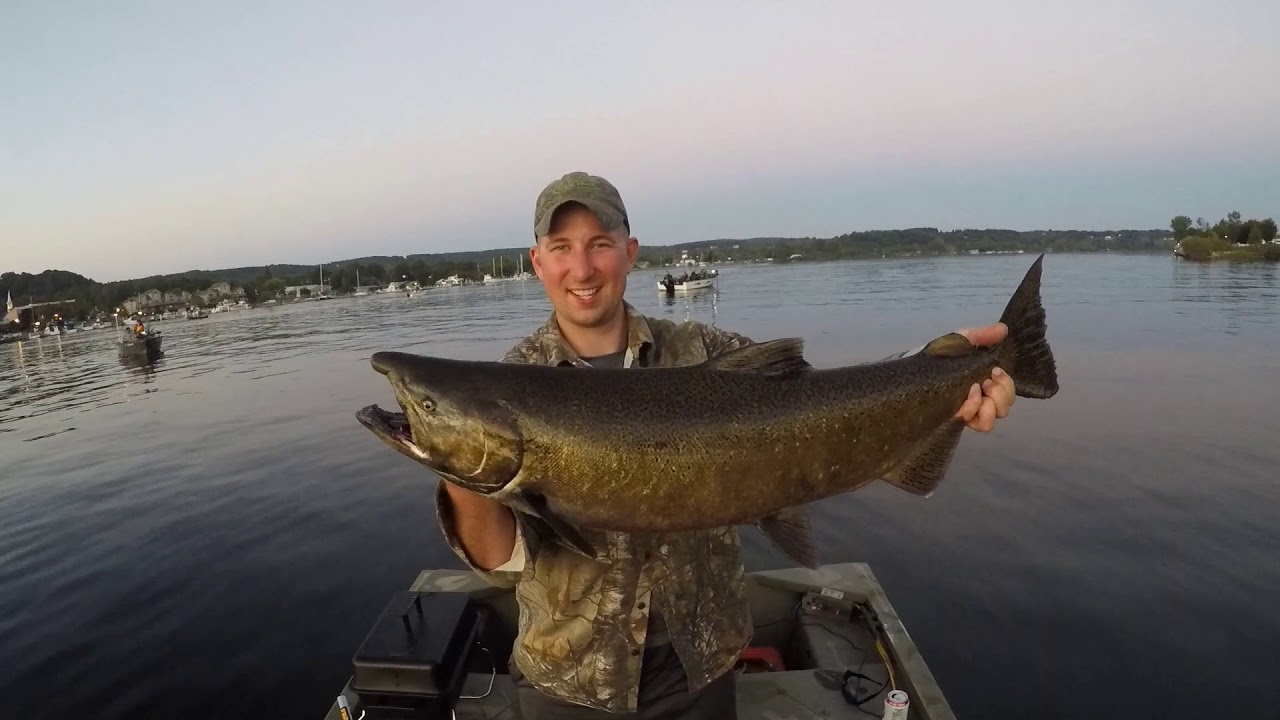 Salmon Jigging Michigan 2018 - YouTube