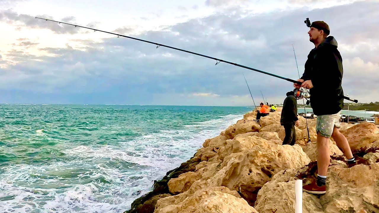 The UGLY of Perth Storm Fishing - Blood Warning - YouTube