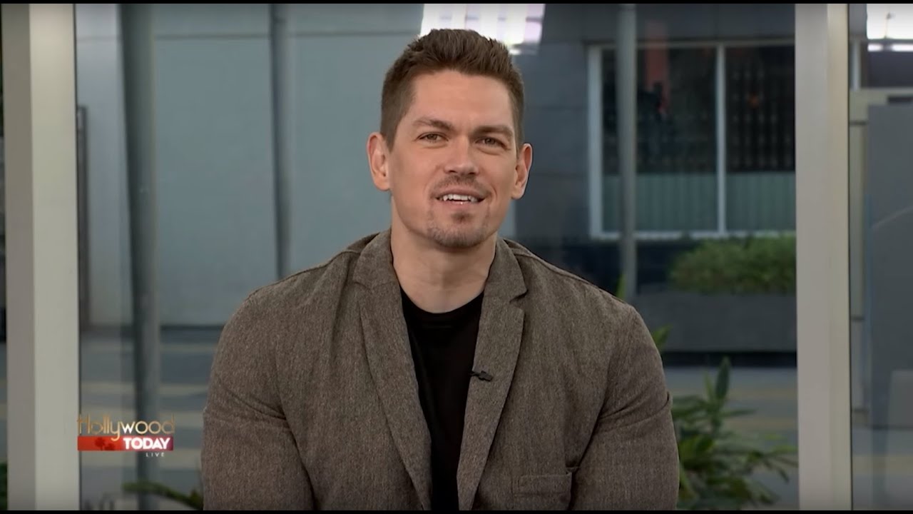 Hollywood Today Live - Steve howey - YouTube