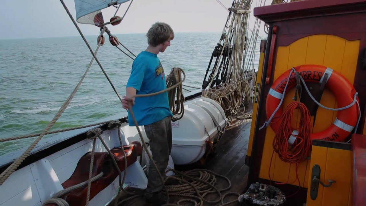 Square rigged sailing with Tres Hombres - YouTube