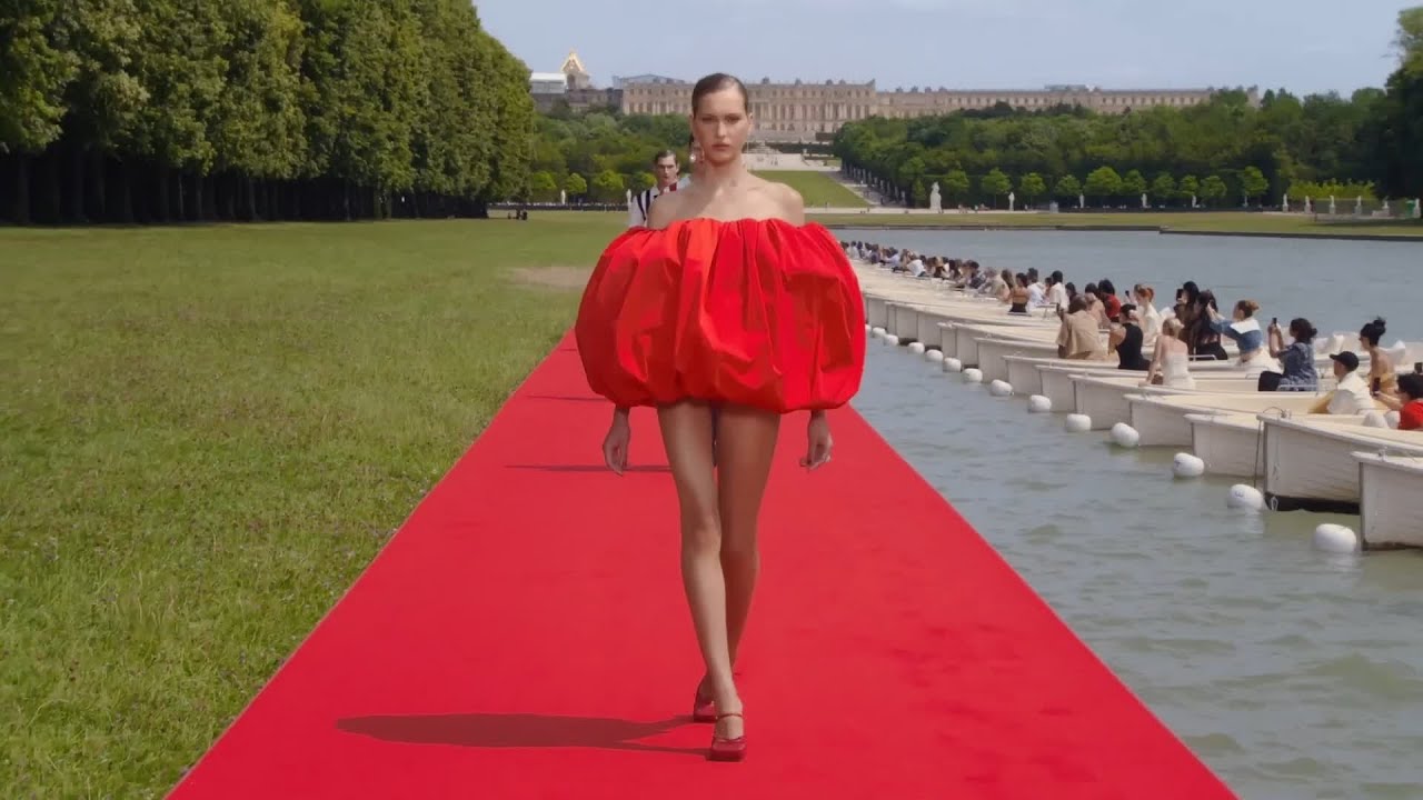 JACQUEMUS Fall Winter 2023 Fashion Show | LE CHOUCHOU - YouTube