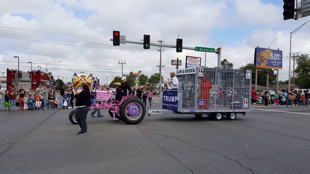 Trump & Hillary .. Sikeston Cotton Carnival Parade. 2016 - YouTube