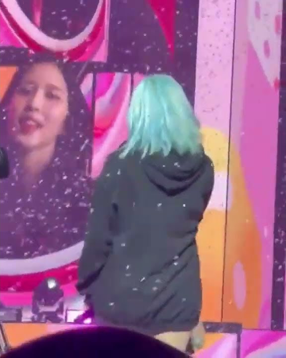 Dahyun kissing jeongyeon||Dajeong Moment#twice#jeongyeon#dahyun - YouTube