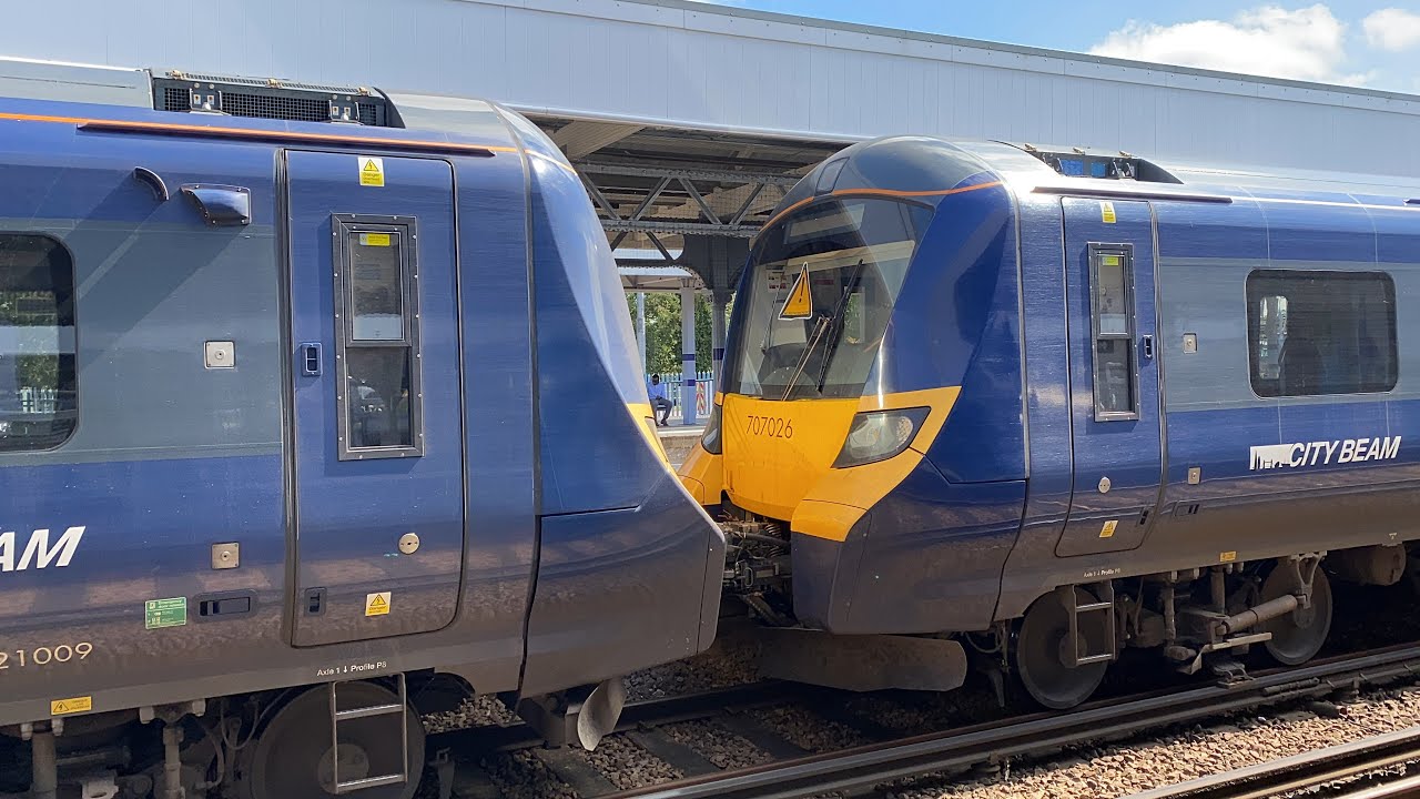Class 707026 and 707009 departs Orpington - YouTube