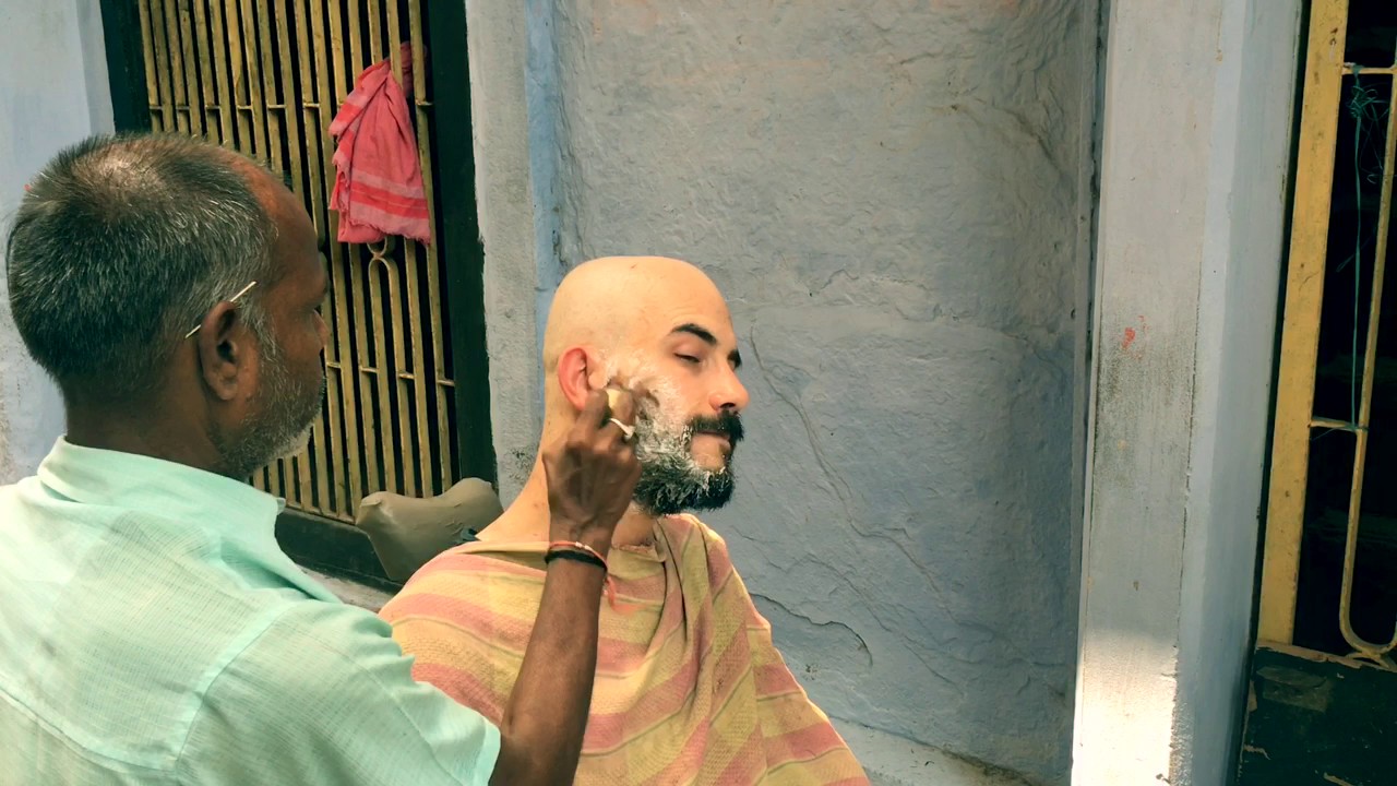 Indian Street Barber, Varanasi Old Town - YouTube