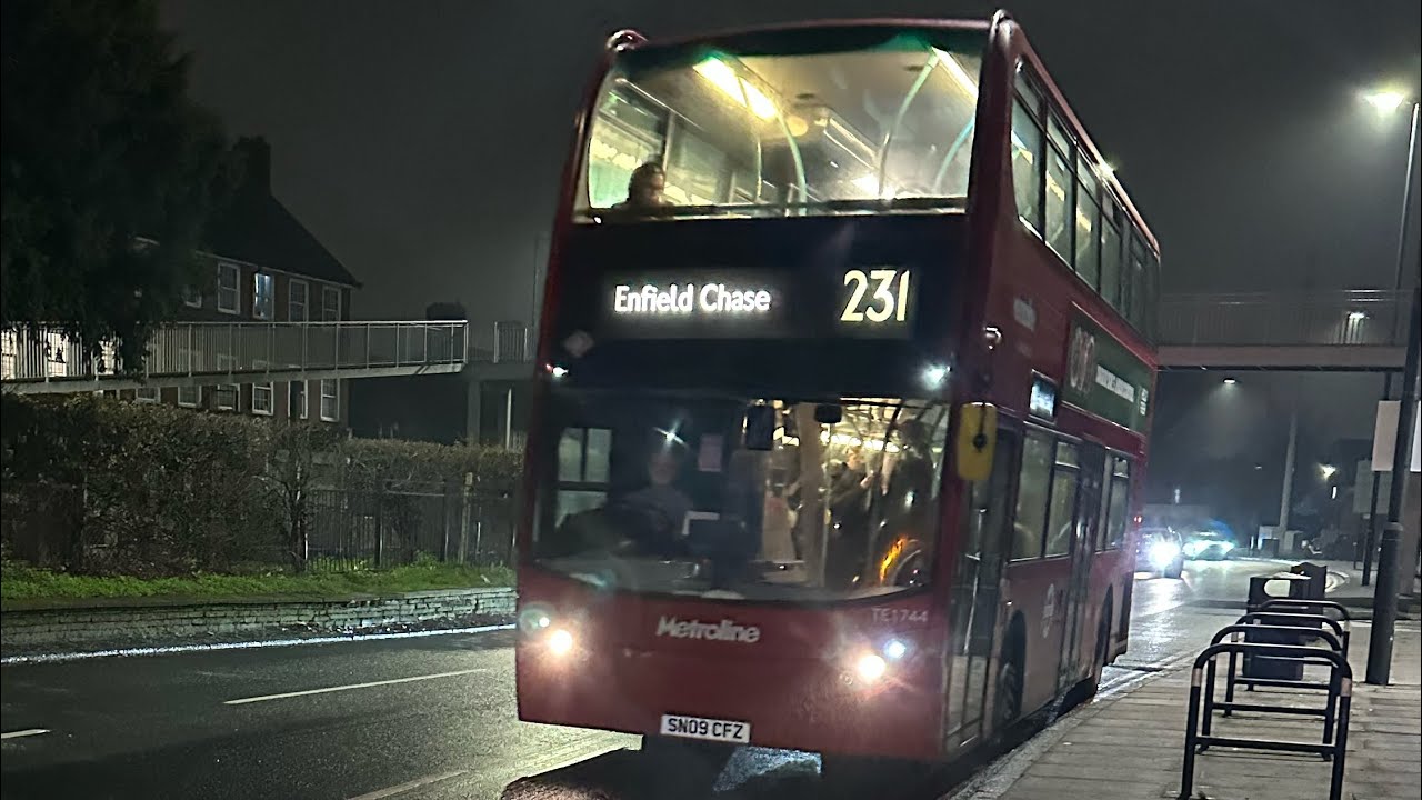 *SN09 CFZ*Metroline Travel 09Reg ADL Enviro400 Trident - YouTube
