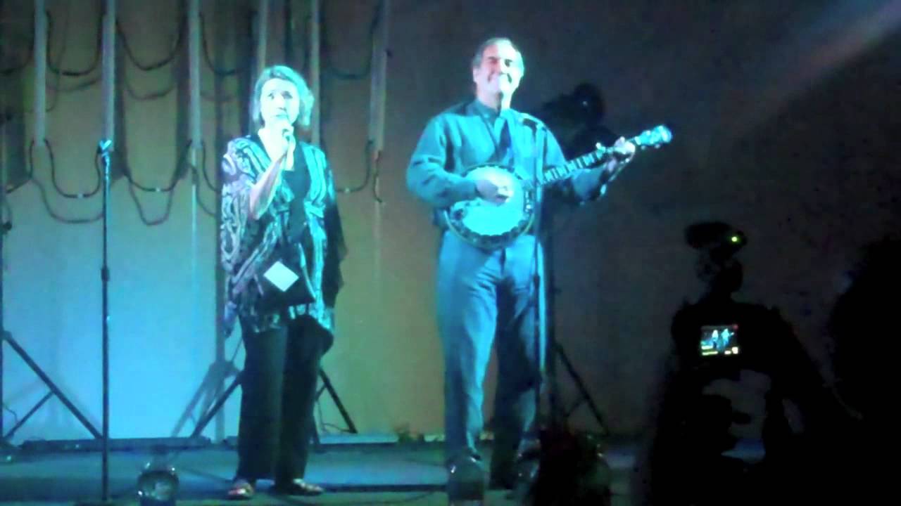 Ellen McLain voice of GLaDOS singing 'Still Alive' live at Anime ...