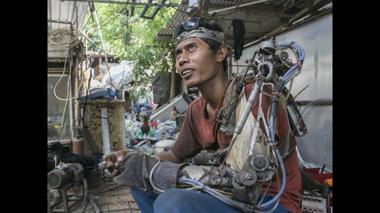 This Guy With No Arm Started Welding Scrap Metal Together The Final ...