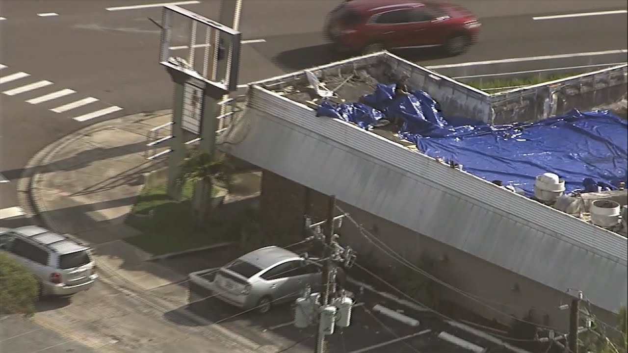 Raw: Storm Tears Hole In Florida Restaurant Roof - YouTube