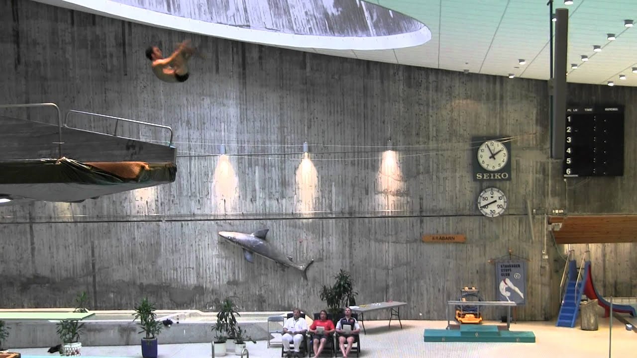 Perfect dive from a Norwegian! - YouTube