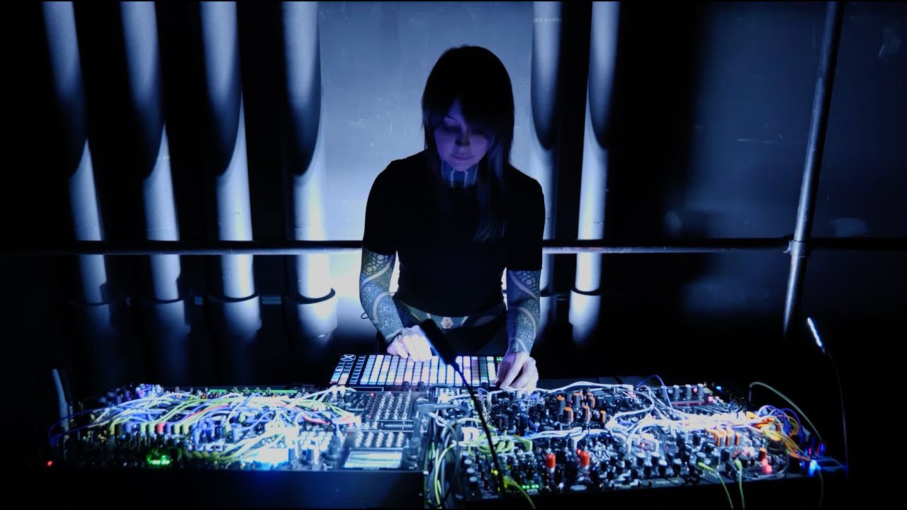 Krista Bourgeois - Modular Live Set [Hardcore Industrial Techno] - YouTube
