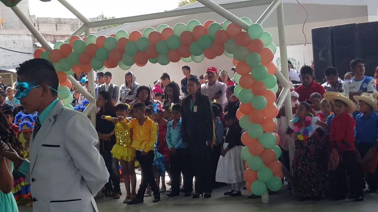 Entrada de graduados - YouTube