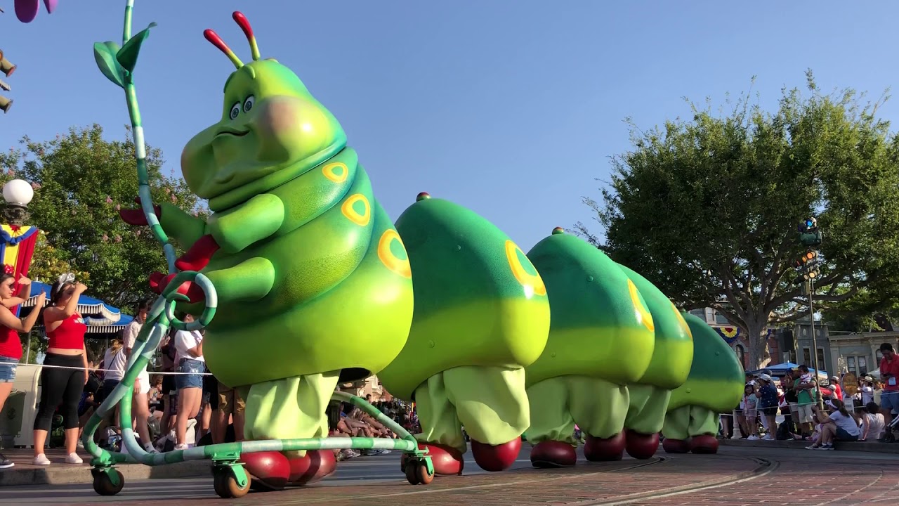 Pixar Play Parade (7/7/2018) - YouTube