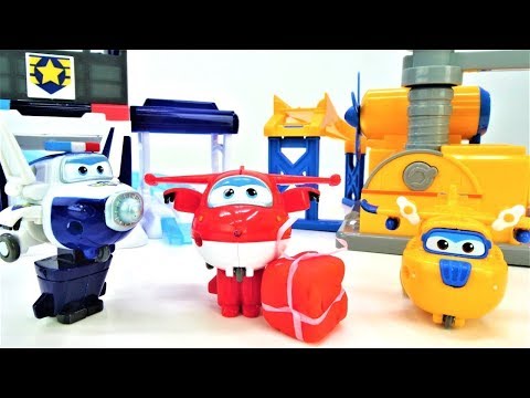 Çocuk videosu. Harika Kanatlar merkeze uçuyorlar.